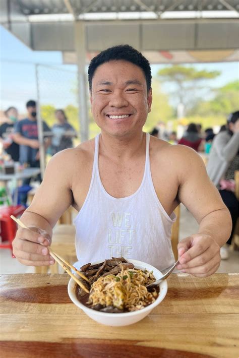 รีวิว ลาติน ก๋วยเตี๋ยวไก่บุฟเฟต์ สกลนคร ให้เยอะมากกกก จุกมาก