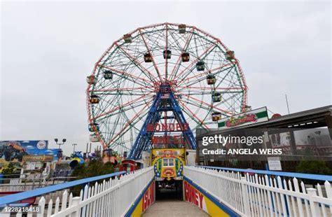 Coney Island Wonder Wheel Photos And Premium High Res Pictures Getty