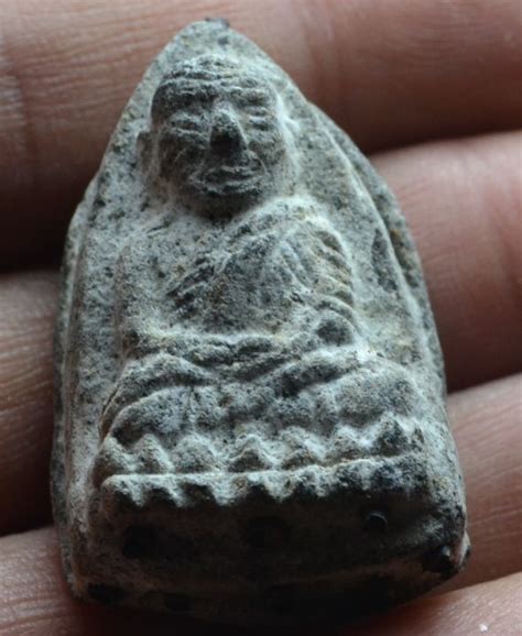 พระเนื้อว่าน หลวงปู่ทวด ฝังตระกรุด9ดอก Th