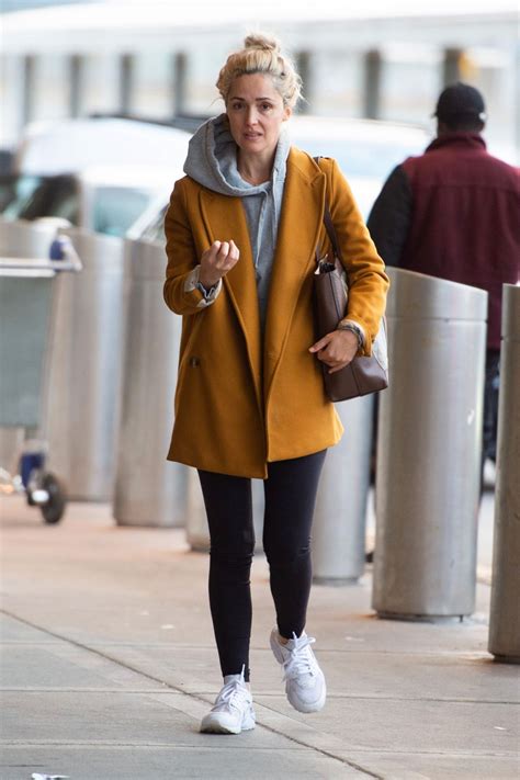 Rose Byrne Arrives At Jfk Airport In Nyc 03302019 • Celebmafia
