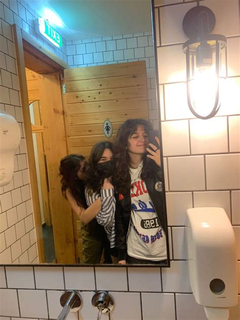 Pin By Dan On D Mirror Selfie Selfie Scenes
