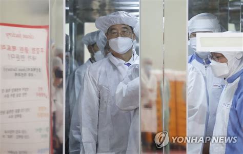 롯데제과 대전공장 방문한 한덕수 총리 연합뉴스