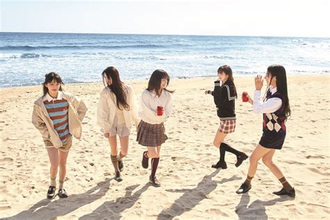 코카 콜라 제로 뉴진스와 짜릿한 케미 담은 뮤직비디오 촬영 비하인드 사진 공개 뉴스탭