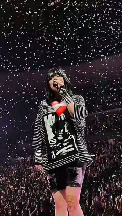 عکس از بیلی آیلیش تستچی