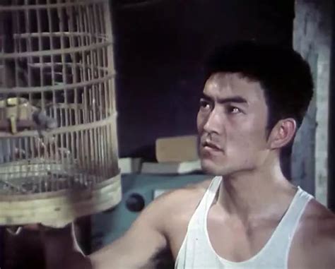 80年代男星演鬼片走红 面相很凶却是宠妻狂魔 今65岁已成老戏骨袁苑