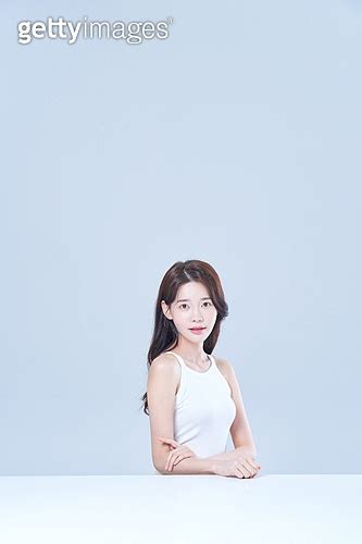 매력있는 메이크업 아름다움 안티에이징 얼굴 색조화장 화장품 청년여성 클로즈업 이미지 Jv12611211 게티이미지뱅크