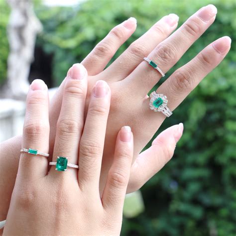 Julie Diamond Ring With Emerald P2212140008