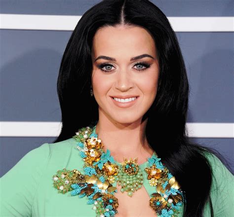 Best Makeup For Pale Skin Blue Eyes And Dark Hair Saubhaya Makeup