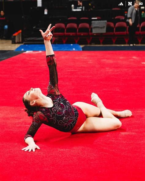 Pin De Erin Deboer En Gymnastics Dance And Artistry