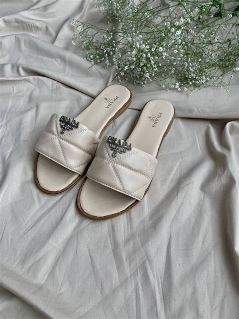 Шлепанцы в стиле Prada — цена 1350 грн в каталоге Шлепанцы Купить женские вещи по доступной цене