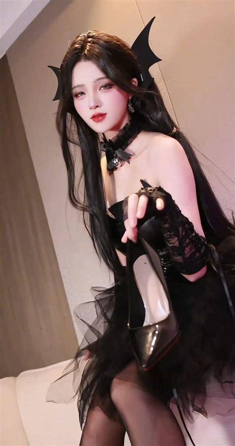 绾绾cos小恶魔黑丝美腿紧身短裙妩媚眼神 samr