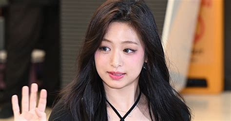 베이비몬스터 아현 귀여운 흑발 요정 [포토엔hd]