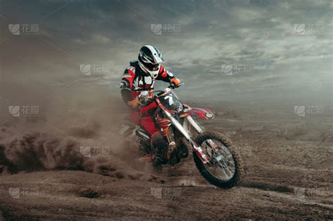 摩托车越野赛体育比赛摩托车水平画幅十字形乌克兰泥土人运动一个人