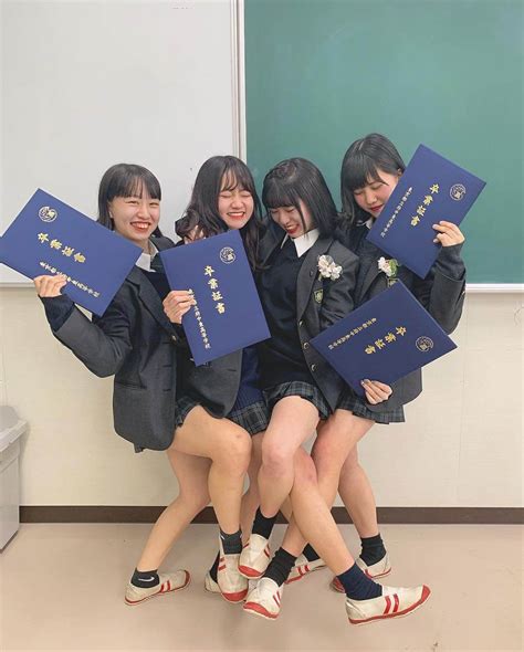 【画像】貴重なjkがそろそろまた卒業だな･･･卒業写真 Jkちゃんねる女子高生画像サイト