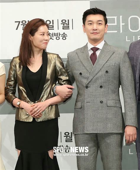 드라마 제발회 문소리한테 팔짱끼는 조승우ㅋㅋㅋㅋㅋ