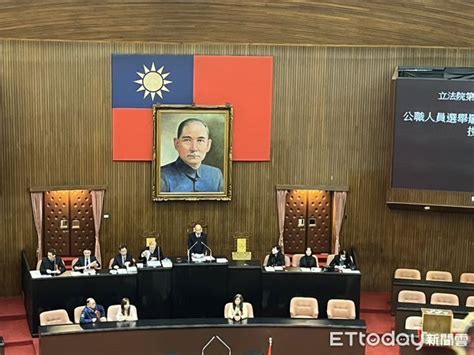 新聞 快訊／立院藍白合三度否決政院選罷法覆議案 2白委在國外未投票 看板gossiping Ptt網頁版