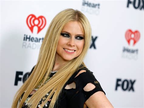 ≡ Was The Real Avril Lavigne Replaced By A Lookalike Named Melissa