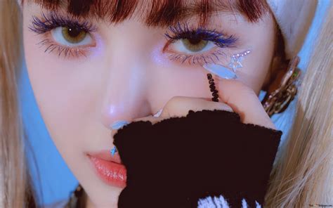 NewJeans Danielle In OMG Album Shoot 4K Wallpaper Download