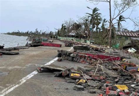 Dvb မိုခါ ဆိုင်ကလုန်းမုန်တိုင်းဒဏ်ခံလိုက်ရသည့် စစ်တွေမြို့ အပျက်အစီးမ