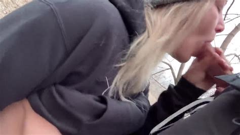 Bra Less Outdoor Dt In The Cold