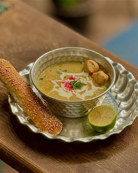 ‎عمارت جهان كوچك من‎ ‎‌ هر کسی با لهجه‌ی قلب خودش آرزو را بلد شده است