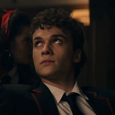 Пин от пользователя S на доске 𝙱 𝙴 𝙽 𝙹 𝙰 𝙼 𝙸 𝙽 𝚆 Милые парни Сириус блэк Хогвартс