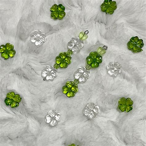 네잎클로버 키링 7color 2type 행운 친구 가족 생일 선물 에어팟 버즈 다이어리 가방 키링 에이블리