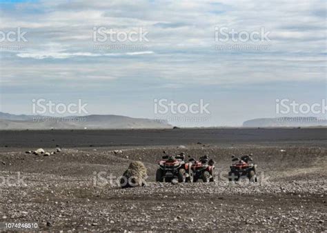Solheimasandur에 4 개의 쿼드 자전거 비행기 사고 장소 남쪽 아이슬란드 유럽에서에서 모래 사막 프리 블랙 4륜