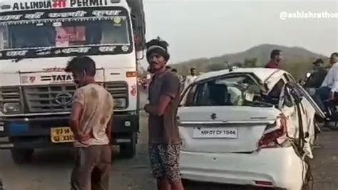 बेतूल भीषण हादसा तेज रफ्तार कार अनियंत्रित होकर खड़े ट्रक में जा घुसी