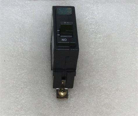 Ge General Electric Thqb1115 Single Pole 15 Amp 120240v Bolt On Circu