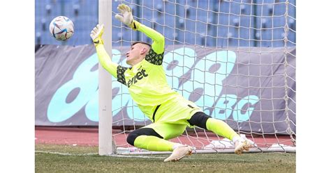 Септември развали рождения ден на треньора си Светослав Петров