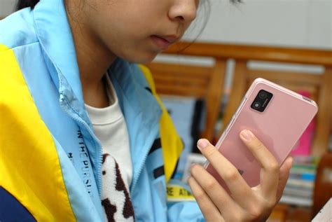 Always worried about children playing with mobile phones? Qin3 pro anti ...