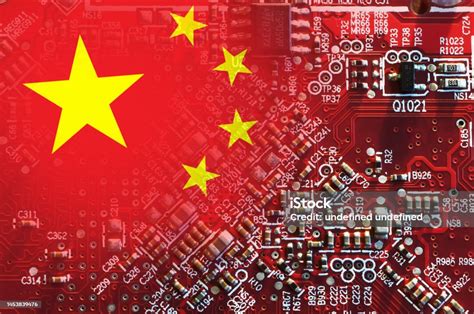 인쇄된 전자 카드의 마이크로칩에 있는 중화민국의 국기 글로벌 마이크로칩 및 반도체 제조에서 패권을 위한 개념 0명에 대한 스톡 사진 및 기타 이미지 Istock