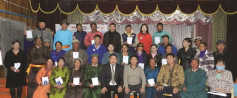 Монголын Улаан загалмайн нийгэмлэг манай аймгийн 8 сумын 280 өрхөд 245 мянган төгрөгийн бэлэн