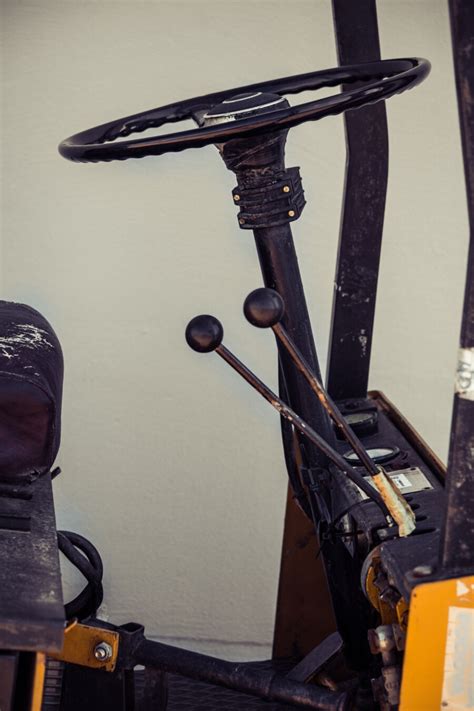 무료 사진 지게차 스티어링 휠 변속장치 좌석 산업 기계 차량 산업 기계 장비