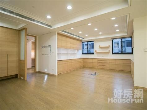 邊間四房雙主臥車 高樓景觀、近捷運公園 台北市北投區光明路 昇陽明 住宅大樓特定觀光商業專用區 整層住家出售 永慶房屋