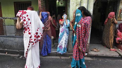 Sex Workers In Kolkatas Sonagachi Reeling Under Debt Bondage Amid Covid 19