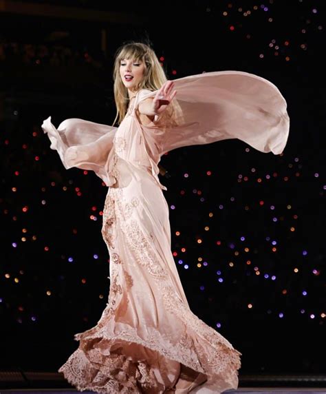 霉霉taylor Swift今日的巡演表演高清美图……