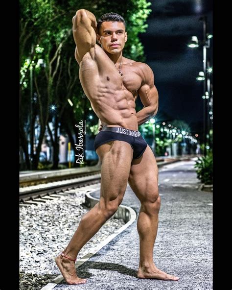 Muscle Army — Rikibarrola Brilla Aún En La Noche O En El Día
