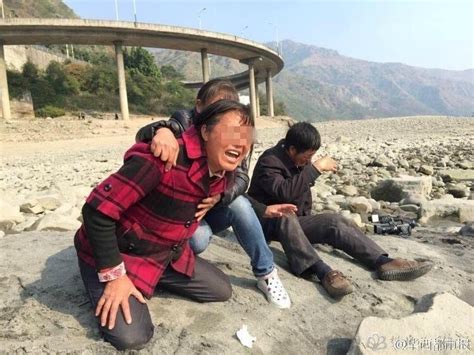 男子跳江自杀遗体泡江中 因父母付不起捞尸费 组图 图片中国中国网