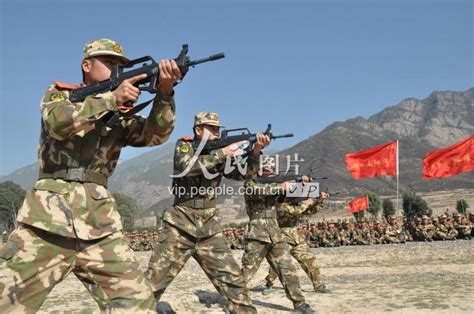 武警四川总队凉山支队2013年新兵野营拉练实录 人民图片网