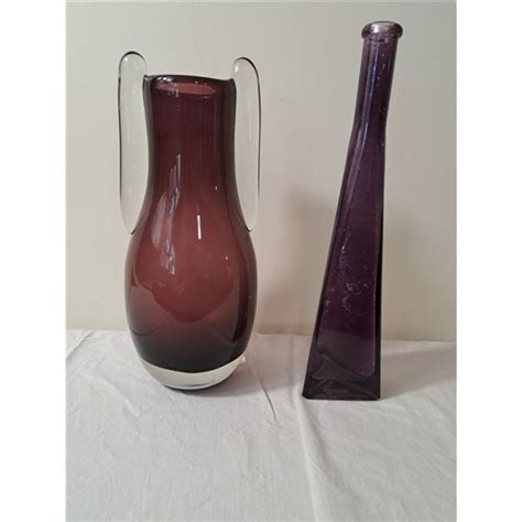2 Coloured Glass Vases Sunrise Estate Services Ltd