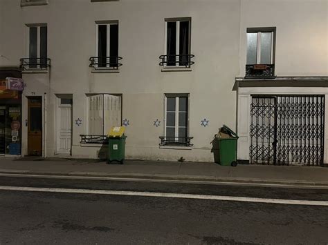 Paris Toiles De David Tagu Es Dans Les Rues Du E Arrondissement