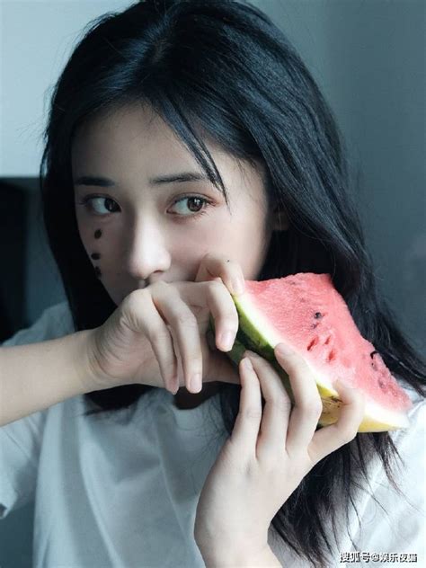 沈月夏日元气写真古灵精怪少女感十足 搜狐大视野 搜狐新闻