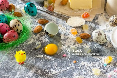 콘크리트 바탕에 부활절의 축 하에 대 한 배경 보기 상위 공간을 복사 합니다 음식 배경입니다 0명에 대한 스톡 사진 및 기타 이미지 Istock