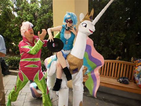 Vinyl Scratch Costume