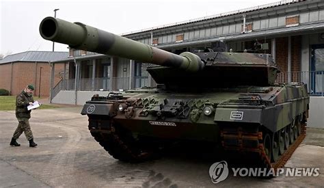 푸틴 이틀째 핵위협우크라 서방 탱크로 봄 공세 채비