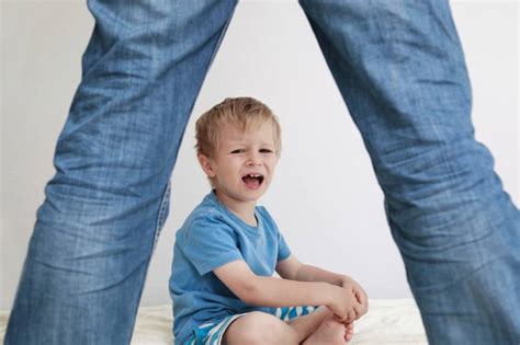 Padre Violento Giusto Obbligare Il Figlio A Vederlo Se Non Vuole Universo Mamma