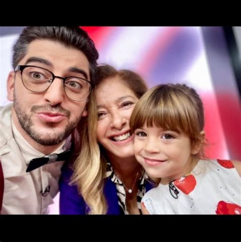 Малък Сашко проплака в дома на Катето Евро внучка й се грижи за бебето Снимки За Жената