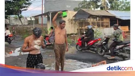 Aksi Mandi Lumpur Kades Di Lombok Yang Menarik Perhatian